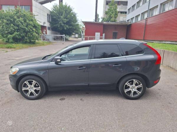 Grey Volvo XC60 2011 in Marijampole, with an engine capacity of 2.40 L and mileage of 317 thousand km for 7200 €, photo 2 on AUTOMOTO.COM.LV