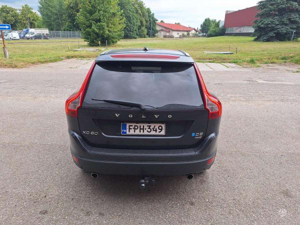 Grey Volvo XC60 2011 in Marijampole, with an engine capacity of 2.40 L and mileage of 317 thousand km for 7200 €, photo 4 on AUTOMOTO.COM.LV