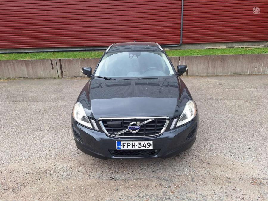 Grey Volvo XC60 2011 in Marijampole, with an engine capacity of 2.40 L and mileage of 317 thousand km for 7200 €, photo 9 on AUTOMOTO.COM.LV