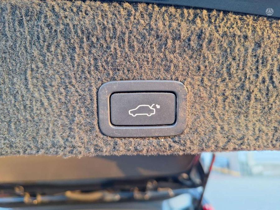 Grey Volvo XC60 2011 in Marijampole, with an engine capacity of 2.40 L and mileage of 317 thousand km for 7200 €, photo 18 on AUTOMOTO.COM.LV