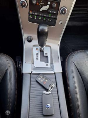 Grey Volvo XC60 2011 in Marijampole, with an engine capacity of 2.40 L and mileage of 317 thousand km for 7200 €, photo 28 on AUTOMOTO.COM.LV