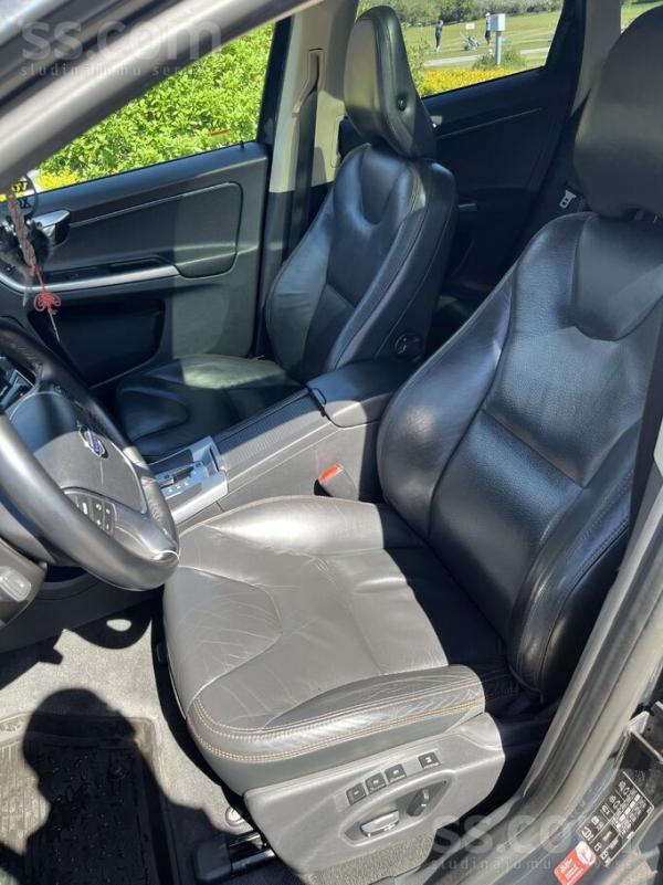 Pelēks Volvo XC60 2011 Rīga, ar dzinēja tilpumu 2.40 L un nobraukumu 0 tūkst. km par 8950 €, foto 8 vietnē AUTOMOTO.COM.LV