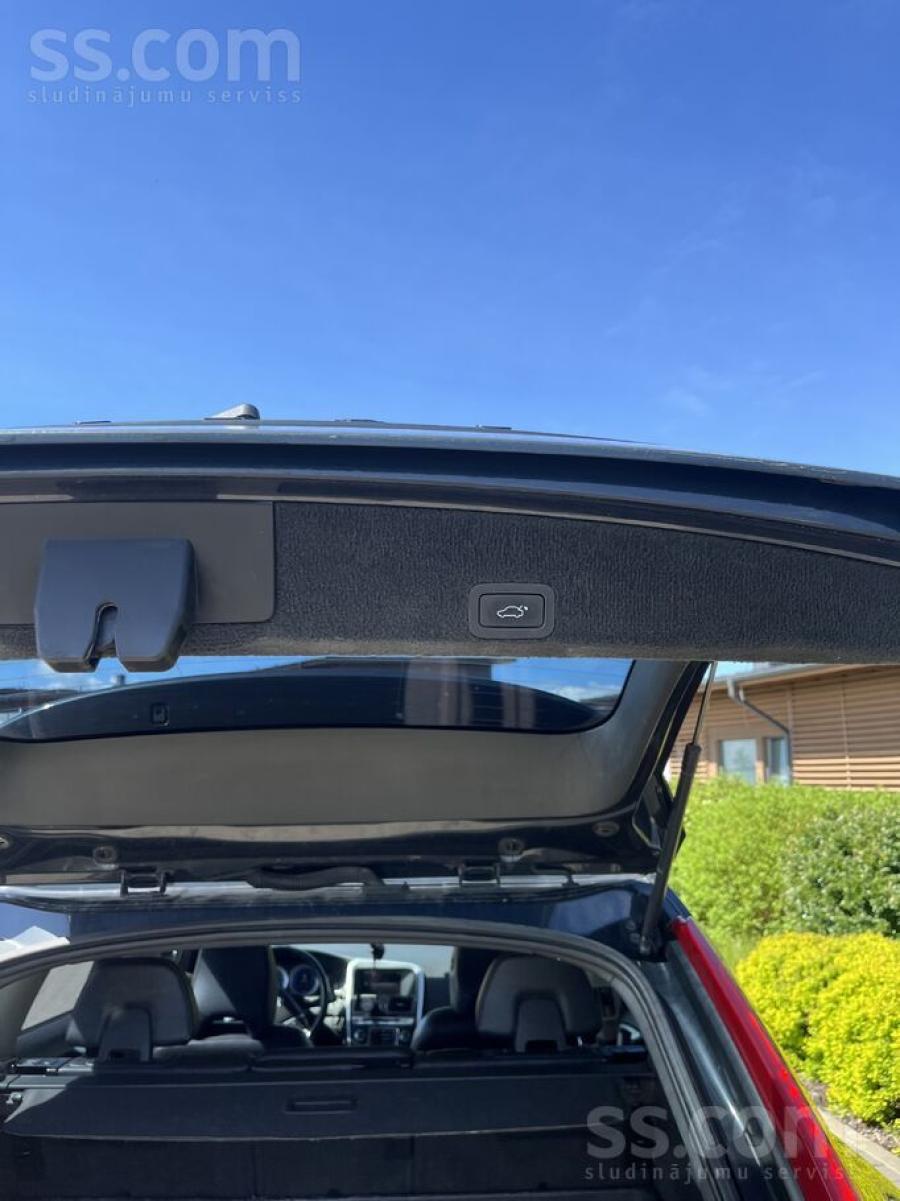 Pelēks Volvo XC60 2011 Rīga, ar dzinēja tilpumu 2.40 L un nobraukumu 0 tūkst. km par 8950 €, foto 21 vietnē AUTOMOTO.COM.LV