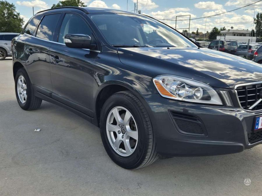 Pelēks Volvo XC60 2011 Šauļi, ar dzinēja tilpumu 1.98 L un nobraukumu 238 tūkst. km par 8350 €, foto 1 vietnē AUTOMOTO.COM.LV