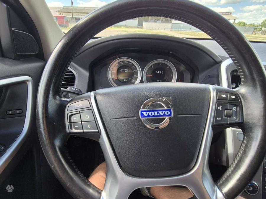 Pelēks Volvo XC60 2011 Šauļi, ar dzinēja tilpumu 1.98 L un nobraukumu 238 tūkst. km par 8350 €, foto 18 vietnē AUTOMOTO.COM.LV