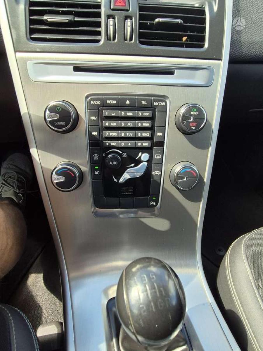 Pelēks Volvo XC60 2011 Šauļi, ar dzinēja tilpumu 1.98 L un nobraukumu 238 tūkst. km par 8350 €, foto 21 vietnē AUTOMOTO.COM.LV