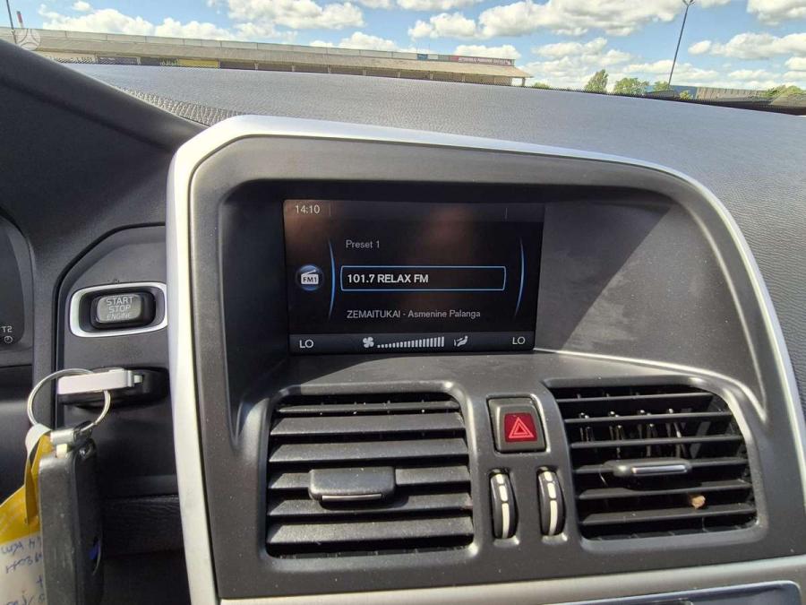 Pelēks Volvo XC60 2011 Šauļi, ar dzinēja tilpumu 1.98 L un nobraukumu 238 tūkst. km par 8350 €, foto 22 vietnē AUTOMOTO.COM.LV