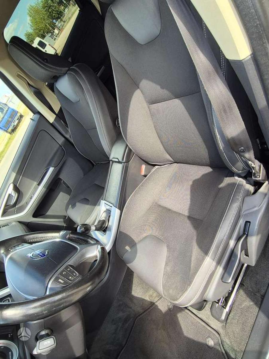Pelēks Volvo XC60 2011 Šauļi, ar dzinēja tilpumu 1.98 L un nobraukumu 238 tūkst. km par 8350 €, foto 23 vietnē AUTOMOTO.COM.LV