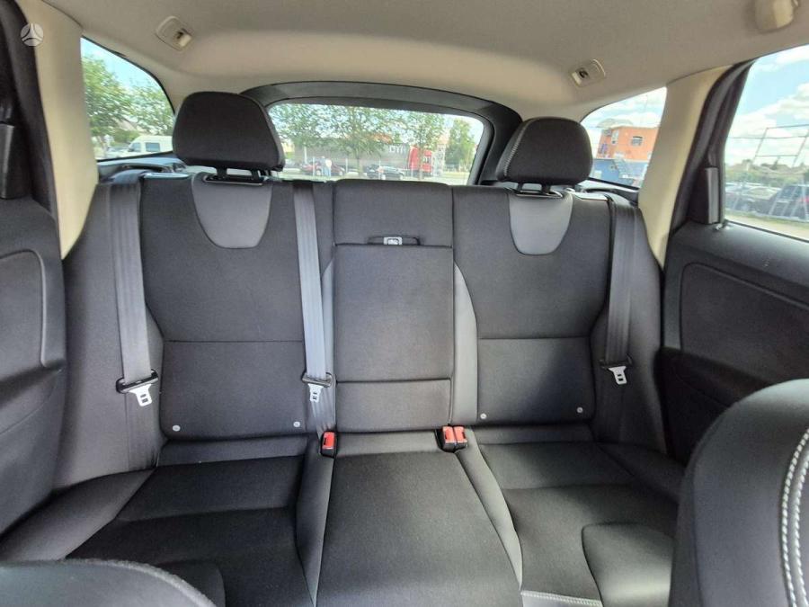 Pelēks Volvo XC60 2011 Šauļi, ar dzinēja tilpumu 1.98 L un nobraukumu 238 tūkst. km par 8350 €, foto 28 vietnē AUTOMOTO.COM.LV