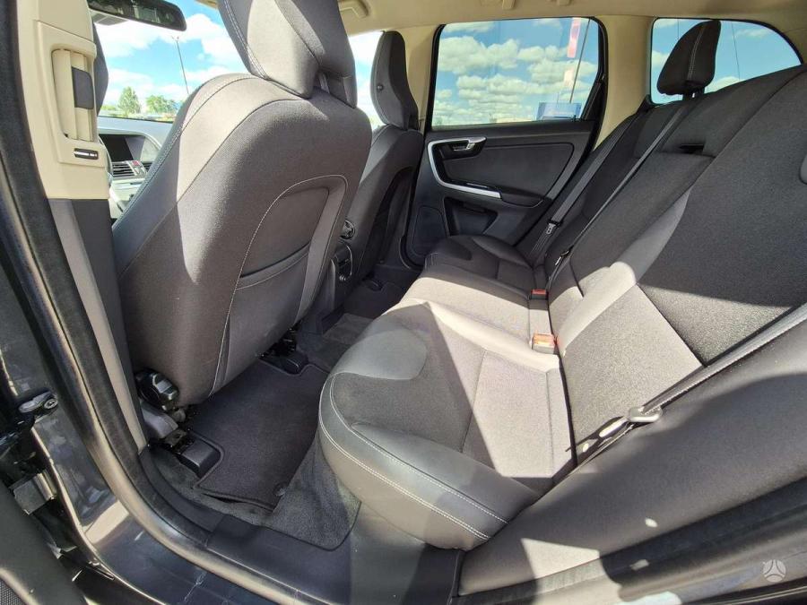 Pelēks Volvo XC60 2011 Šauļi, ar dzinēja tilpumu 1.98 L un nobraukumu 238 tūkst. km par 8350 €, foto 29 vietnē AUTOMOTO.COM.LV