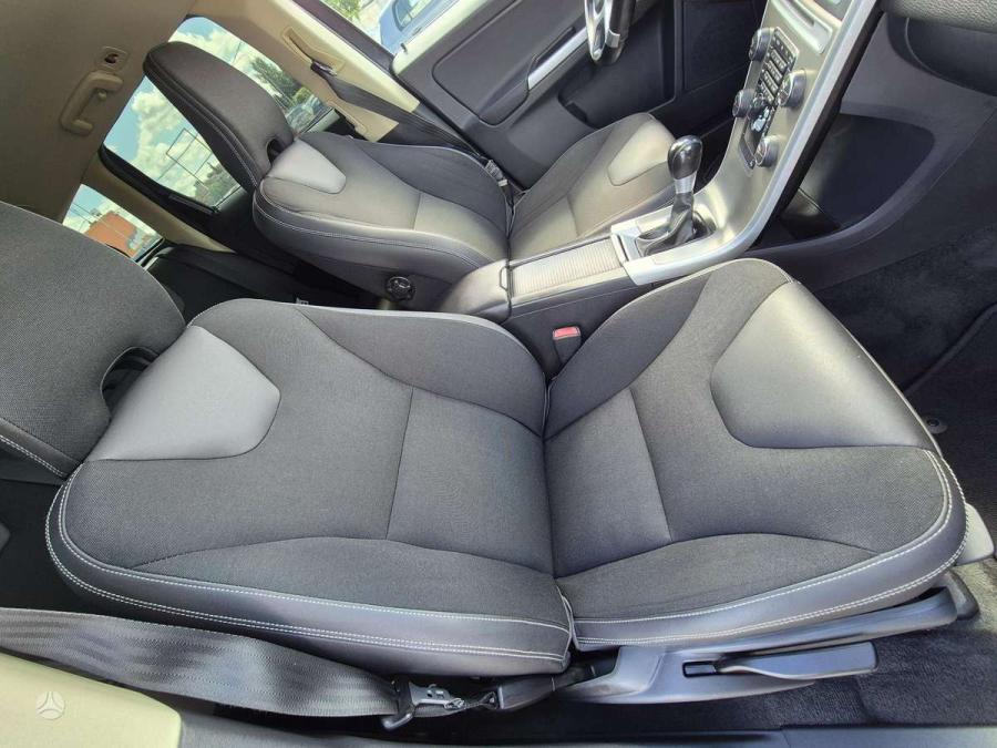 Pelēks Volvo XC60 2011 Šauļi, ar dzinēja tilpumu 1.98 L un nobraukumu 238 tūkst. km par 8350 €, foto 30 vietnē AUTOMOTO.COM.LV