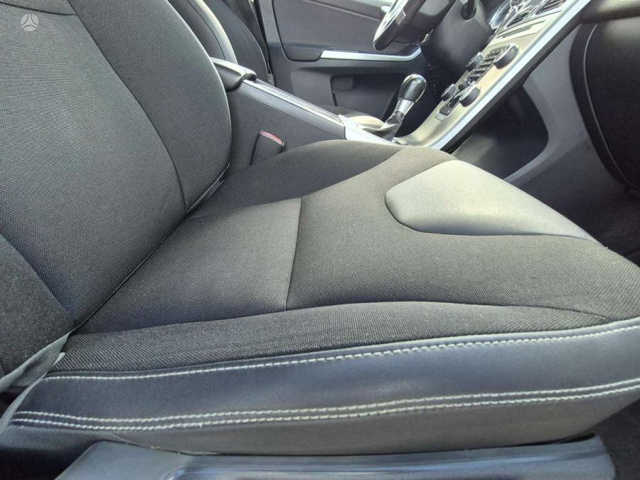 Pelēks Volvo XC60 2011 Šauļi, ar dzinēja tilpumu 1.98 L un nobraukumu 238 tūkst. km par 8350 €, foto 31 vietnē AUTOMOTO.COM.LV