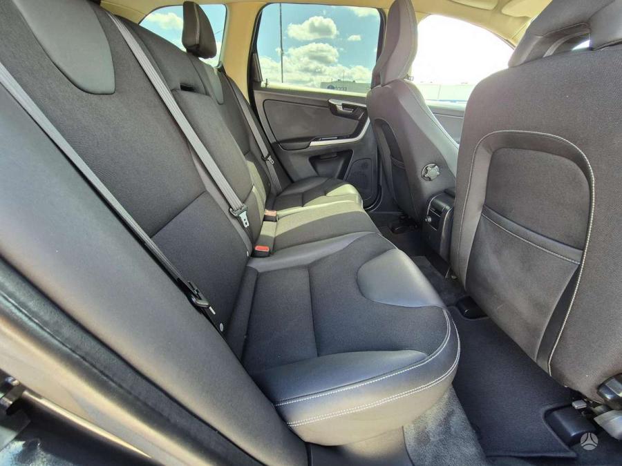 Pelēks Volvo XC60 2011 Šauļi, ar dzinēja tilpumu 1.98 L un nobraukumu 238 tūkst. km par 8350 €, foto 36 vietnē AUTOMOTO.COM.LV