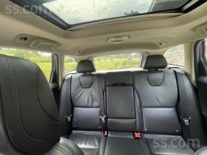 Grey Volvo XC60 2011 in Riga, with an engine capacity of 2.40 L and mileage of 293 thousand km for 6500 €, photo 8 on AUTOMOTO.COM.LV
