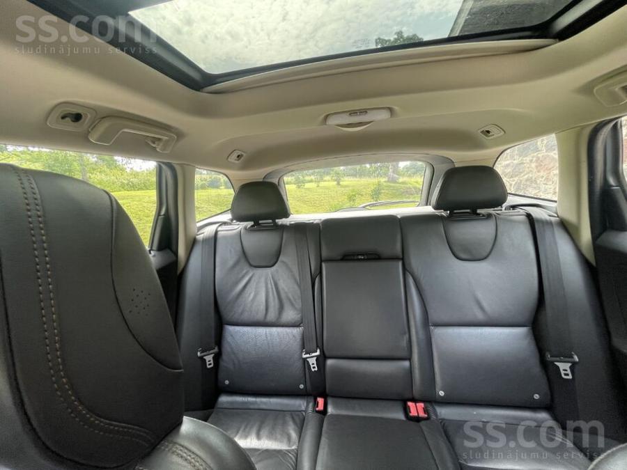 Grey Volvo XC60 2011 in Riga, with an engine capacity of 2.40 L and mileage of 293 thousand km for 6500 €, photo 8 on AUTOMOTO.COM.LV