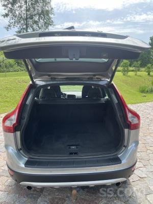 Grey Volvo XC60 2011 in Riga, with an engine capacity of 2.40 L and mileage of 293 thousand km for 6500 €, photo 9 on AUTOMOTO.COM.LV