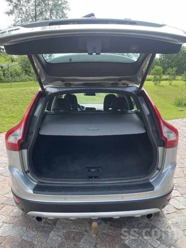 Grey Volvo XC60 2011 in Riga, with an engine capacity of 2.40 L and mileage of 293 thousand km for 6500 €, photo 9 on AUTOMOTO.COM.LV