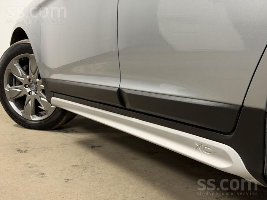 Grey Volvo XC60 2011 in Jurmala, with an engine capacity of 2.00 L and mileage of 212 thousand km for 10450 €, photo 14 on AUTOMOTO.COM.LV
