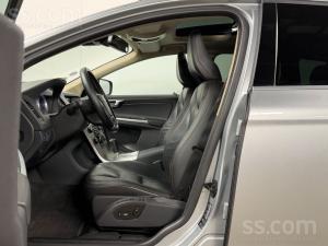 Grey Volvo XC60 2011 in Jurmala, with an engine capacity of 2.00 L and mileage of 212 thousand km for 10450 €, photo 18 on AUTOMOTO.COM.LV