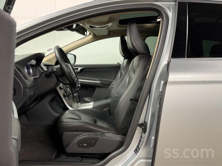 Grey Volvo XC60 2011 in Jurmala, with an engine capacity of 2.00 L and mileage of 212 thousand km for 10450 €, photo 18 on AUTOMOTO.COM.LV