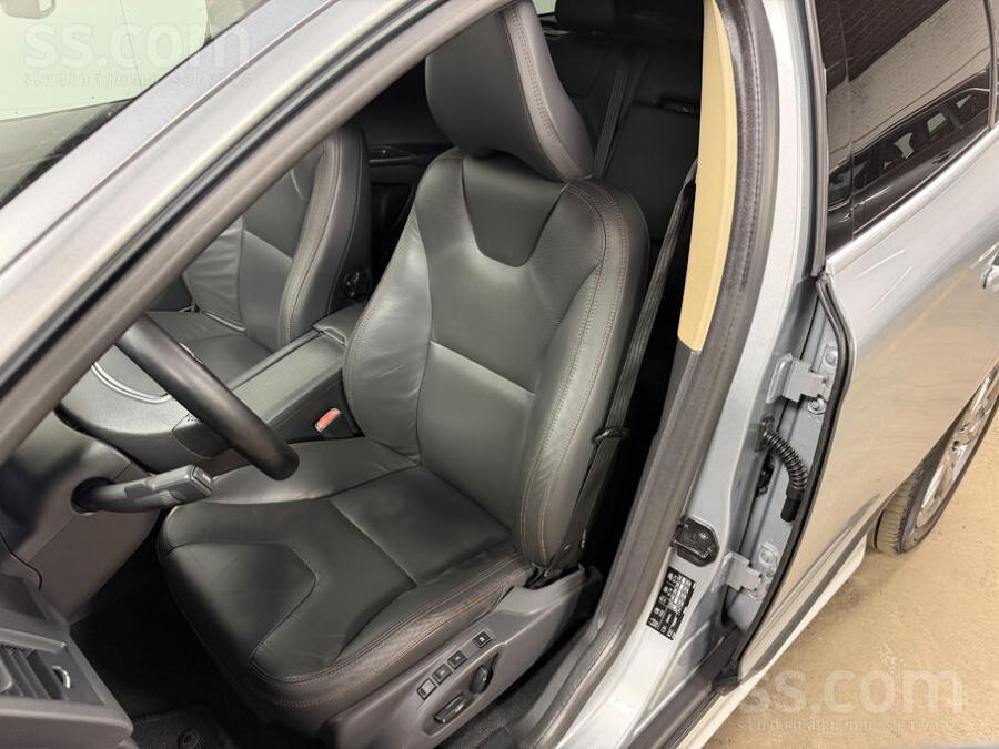 Grey Volvo XC60 2011 in Jurmala, with an engine capacity of 2.00 L and mileage of 212 thousand km for 10450 €, photo 19 on AUTOMOTO.COM.LV