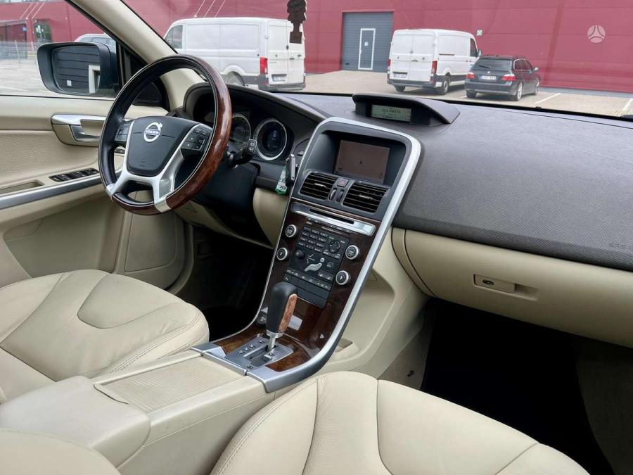 Pelēks Volvo XC60 2011 Kauņa, ar dzinēja tilpumu 2.00 L un nobraukumu 295 tūkst. km par 8499 €, foto 17 vietnē AUTOMOTO.COM.LV