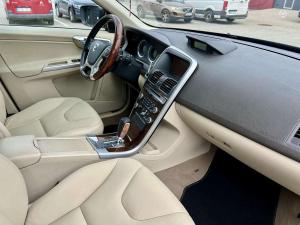 Pelēks Volvo XC60 2011 Kauņa, ar dzinēja tilpumu 2.00 L un nobraukumu 295 tūkst. km par 8499 €, foto 18 vietnē AUTOMOTO.COM.LV