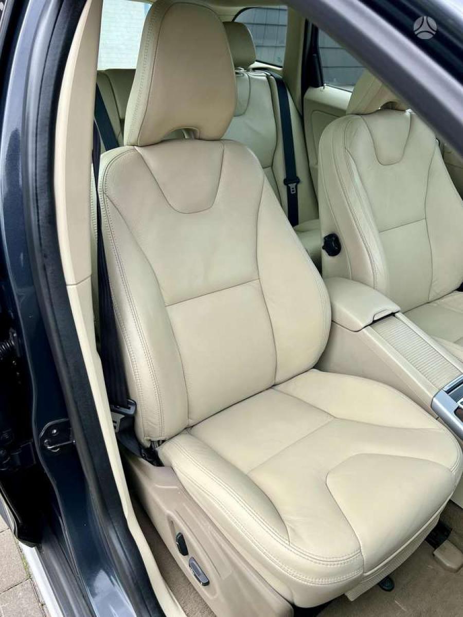 Pelēks Volvo XC60 2011 Kauņa, ar dzinēja tilpumu 2.00 L un nobraukumu 295 tūkst. km par 8499 €, foto 20 vietnē AUTOMOTO.COM.LV