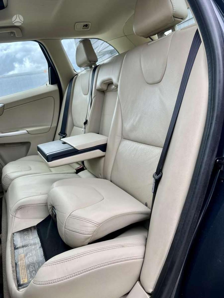 Pelēks Volvo XC60 2011 Kauņa, ar dzinēja tilpumu 2.00 L un nobraukumu 295 tūkst. km par 8499 €, foto 22 vietnē AUTOMOTO.COM.LV
