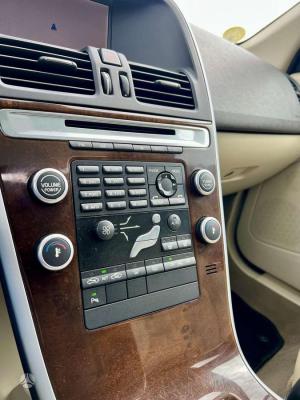 Pelēks Volvo XC60 2011 Kauņa, ar dzinēja tilpumu 2.00 L un nobraukumu 295 tūkst. km par 8499 €, foto 25 vietnē AUTOMOTO.COM.LV