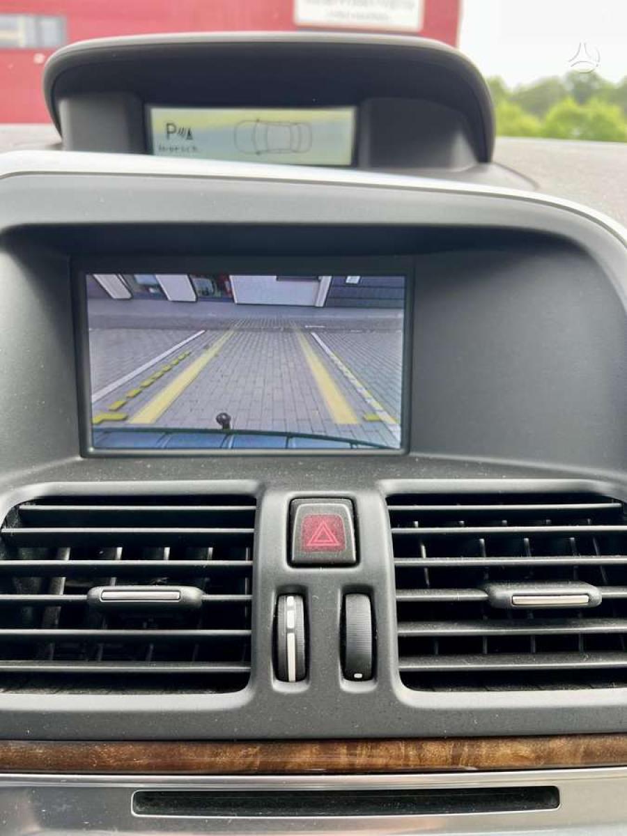 Pelēks Volvo XC60 2011 Kauņa, ar dzinēja tilpumu 2.00 L un nobraukumu 295 tūkst. km par 8499 €, foto 26 vietnē AUTOMOTO.COM.LV