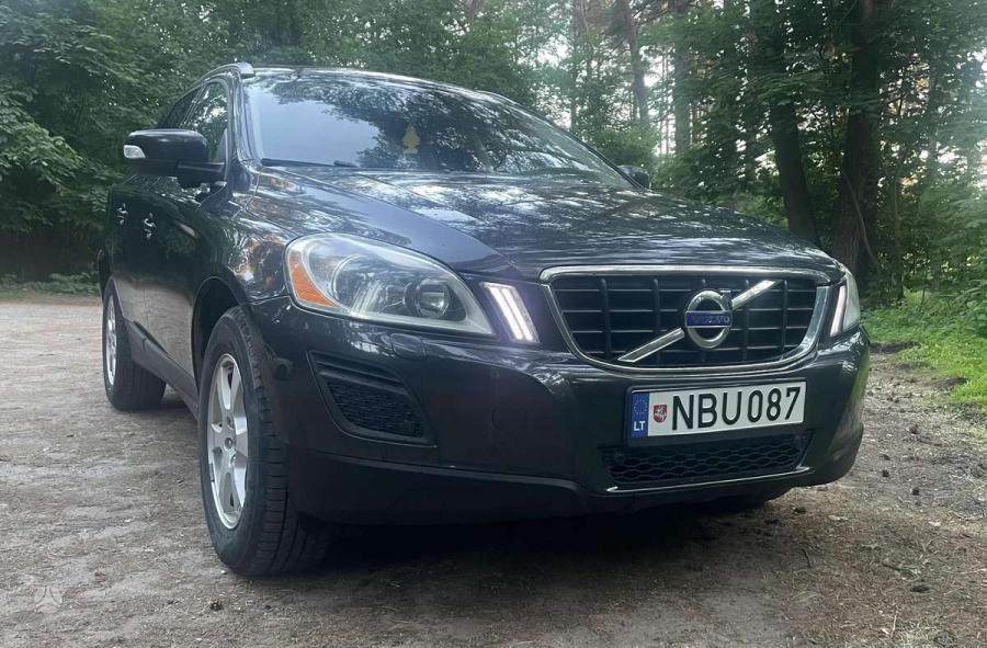 Pelēks Volvo XC60 2011 Kauņa, ar dzinēja tilpumu 3.19 L un nobraukumu 264 tūkst. km par 5900 €, foto 1 vietnē AUTOMOTO.COM.LV
