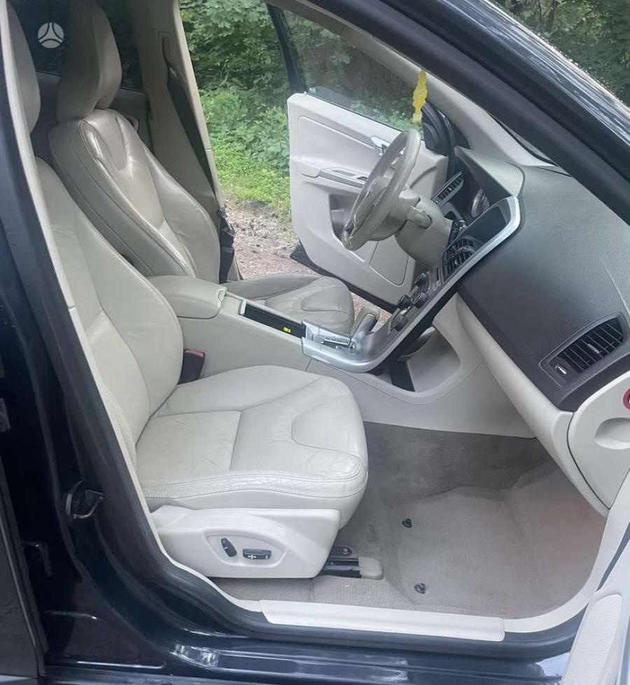 Pelēks Volvo XC60 2011 Kauņa, ar dzinēja tilpumu 3.19 L un nobraukumu 264 tūkst. km par 5900 €, foto 14 vietnē AUTOMOTO.COM.LV
