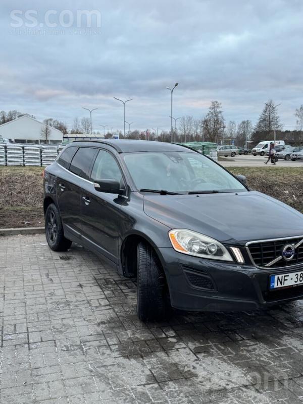 Grey Volvo XC60 2011 in Riga, with an engine capacity of 2.00 L and mileage of 332 thousand km for 7000 €, photo 3 on AUTOMOTO.COM.LV