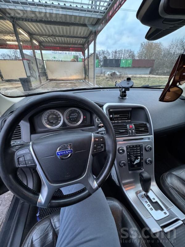 Grey Volvo XC60 2011 in Riga, with an engine capacity of 2.00 L and mileage of 332 thousand km for 7000 €, photo 6 on AUTOMOTO.COM.LV