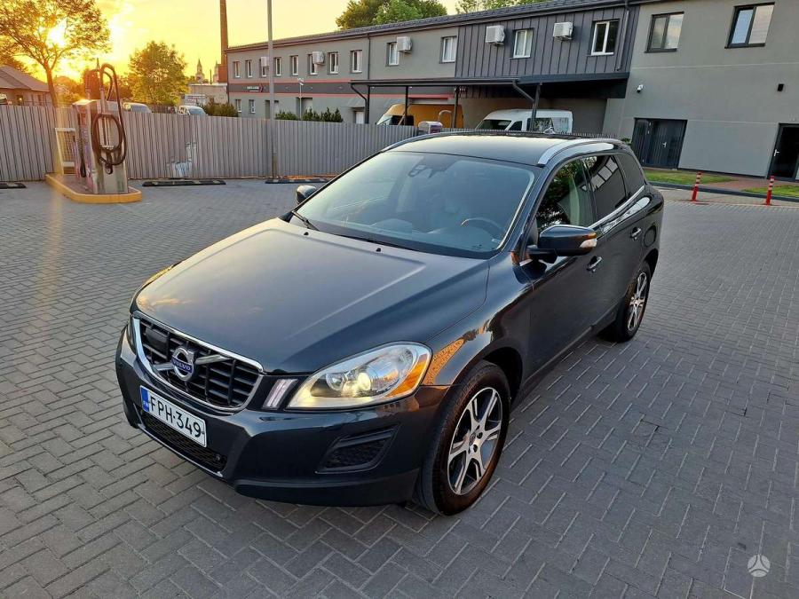 Grey Volvo XC60 2011 in Vilkaviskis, with an engine capacity of 2.40 L and mileage of 318 thousand km for 7100 €, photo 1 on AUTOMOTO.COM.LV