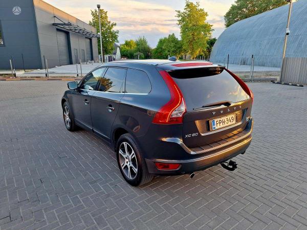 Grey Volvo XC60 2011 in Vilkaviskis, with an engine capacity of 2.40 L and mileage of 318 thousand km for 7100 €, photo 3 on AUTOMOTO.COM.LV