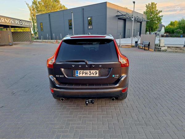 Grey Volvo XC60 2011 in Vilkaviskis, with an engine capacity of 2.40 L and mileage of 318 thousand km for 7100 €, photo 4 on AUTOMOTO.COM.LV