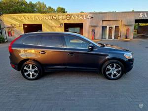 Grey Volvo XC60 2011 in Vilkaviskis, with an engine capacity of 2.40 L and mileage of 318 thousand km for 7100 €, photo 7 on AUTOMOTO.COM.LV