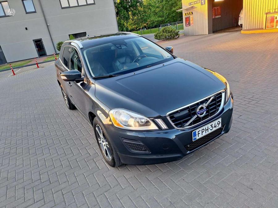 Grey Volvo XC60 2011 in Vilkaviskis, with an engine capacity of 2.40 L and mileage of 318 thousand km for 7100 €, photo 8 on AUTOMOTO.COM.LV