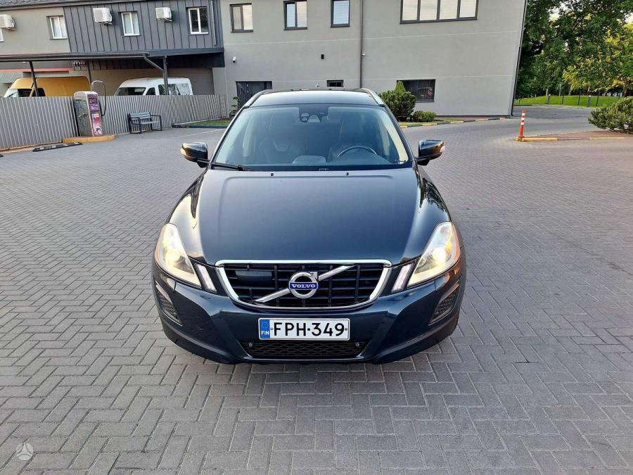 Grey Volvo XC60 2011 in Vilkaviskis, with an engine capacity of 2.40 L and mileage of 318 thousand km for 7100 €, photo 9 on AUTOMOTO.COM.LV