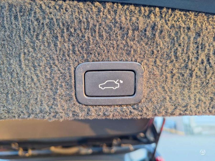 Grey Volvo XC60 2011 in Vilkaviskis, with an engine capacity of 2.40 L and mileage of 318 thousand km for 7100 €, photo 19 on AUTOMOTO.COM.LV