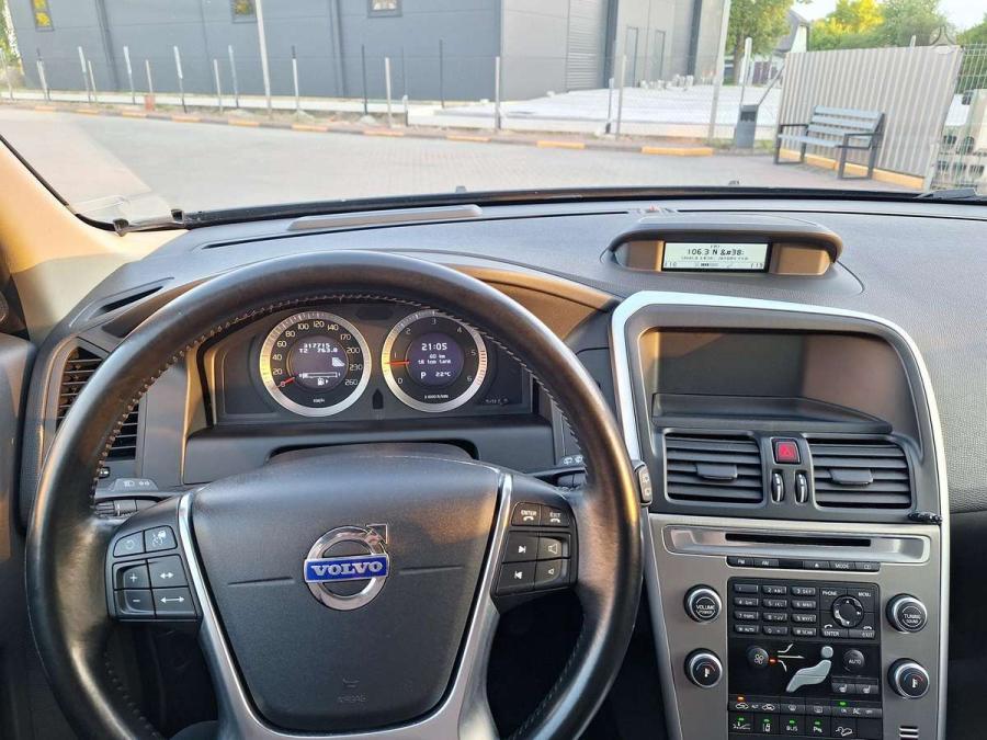Grey Volvo XC60 2011 in Vilkaviskis, with an engine capacity of 2.40 L and mileage of 318 thousand km for 7100 €, photo 29 on AUTOMOTO.COM.LV
