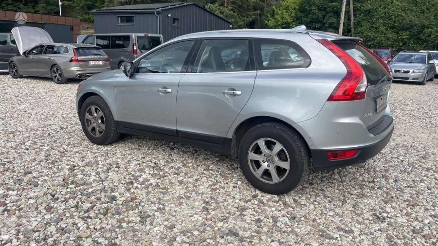 Pelēks Volvo XC60 2011 Kauņa, ar dzinēja tilpumu 2.40 L un nobraukumu 225 tūkst. km par 8999 €, foto 3 vietnē AUTOMOTO.COM.LV