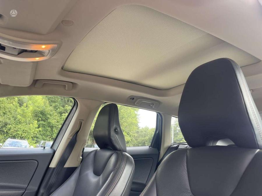 Pelēks Volvo XC60 2011 Kauņa, ar dzinēja tilpumu 2.40 L un nobraukumu 225 tūkst. km par 8999 €, foto 12 vietnē AUTOMOTO.COM.LV
