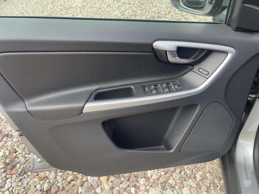 Pelēks Volvo XC60 2011 Kauņa, ar dzinēja tilpumu 2.40 L un nobraukumu 225 tūkst. km par 8999 €, foto 14 vietnē AUTOMOTO.COM.LV