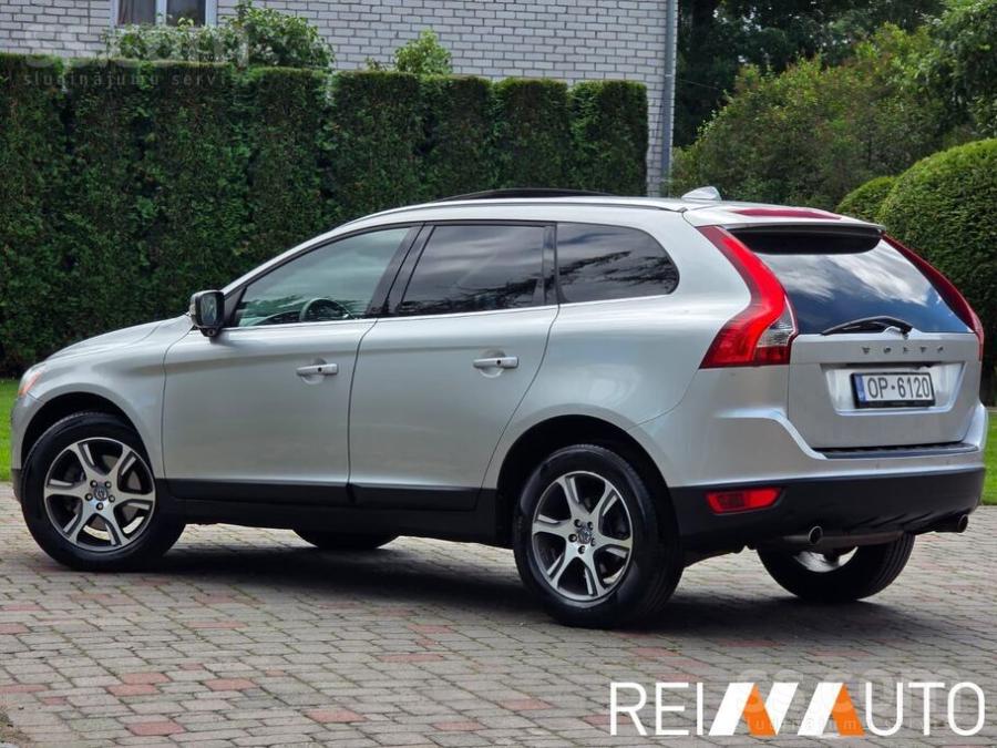 Grey Volvo XC60 2011 in Riga, with an engine capacity of 2.40 L and mileage of 351 thousand km for 8950 €, photo 4 on AUTOMOTO.COM.LV