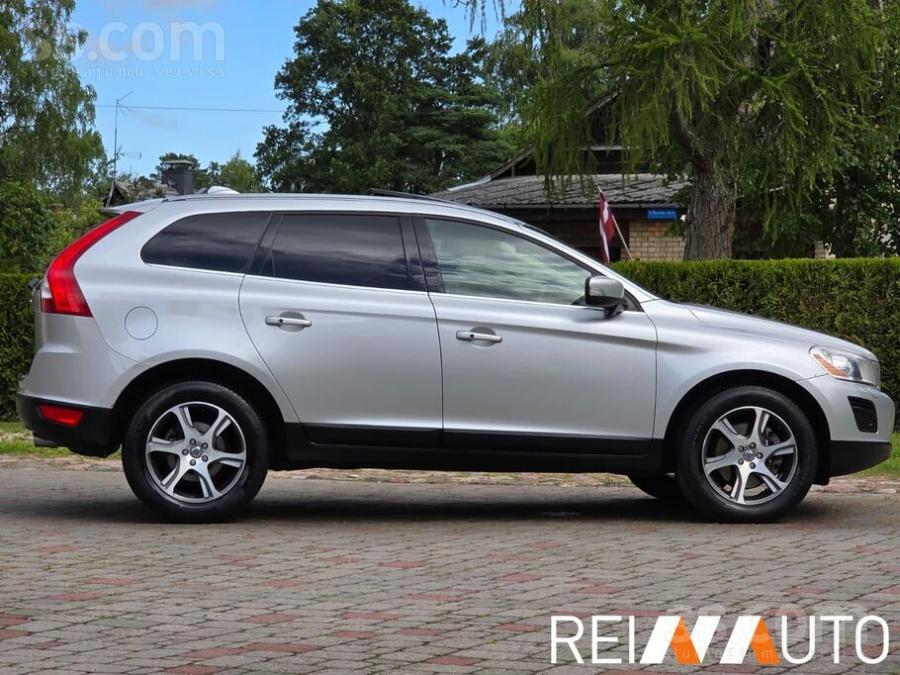 Grey Volvo XC60 2011 in Riga, with an engine capacity of 2.40 L and mileage of 351 thousand km for 8950 €, photo 7 on AUTOMOTO.COM.LV