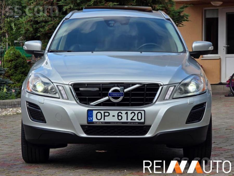 Grey Volvo XC60 2011 in Riga, with an engine capacity of 2.40 L and mileage of 351 thousand km for 8950 €, photo 9 on AUTOMOTO.COM.LV