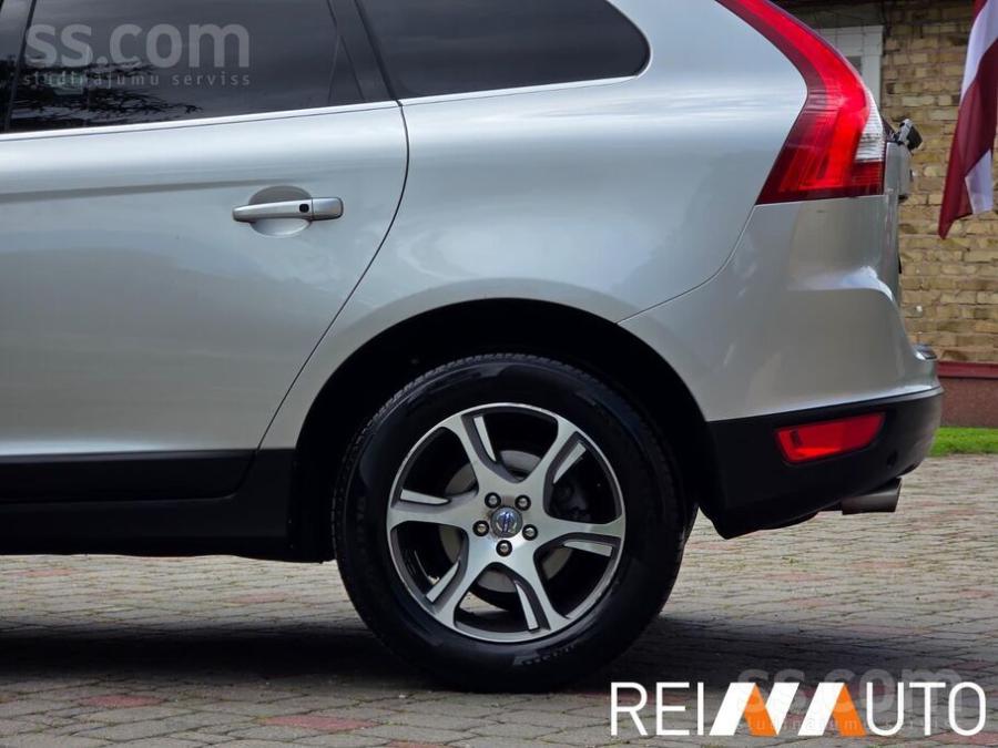 Grey Volvo XC60 2011 in Riga, with an engine capacity of 2.40 L and mileage of 351 thousand km for 8950 €, photo 11 on AUTOMOTO.COM.LV
